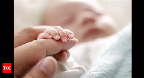 Dhanbad Chc Nurses Outrage At Dhanbad Chc Mother Charged Rs 1 500 To See Newborn Ranchi News