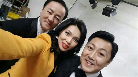 МҮОНРТВ ын хөтлөгч нэвтрүүлэгч Б Ганбаатар өнөөдөр МУСГЗ цол тэмдэгээр