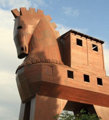 What Is The Difference Between A Worm A Trojan A Virus MakeUseOf Explains