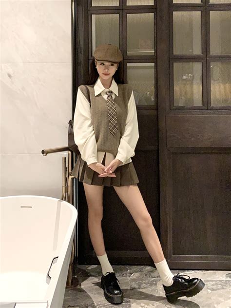 세인트룸 코디세트베이직 심플 니트 조끼베이직 카라 셔츠 남방플리츠 미니스커트 쓰리피스 세트 Oa325356e