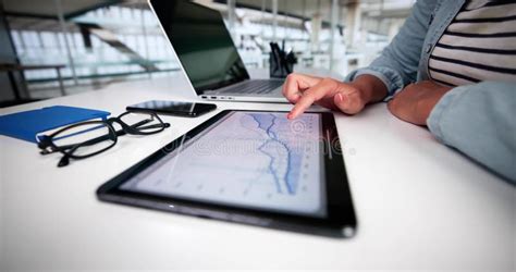 innovative data analyst maximizing business performance through data