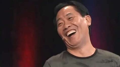 大叔几百块买个古董，居然捡大漏了，专家估价令他仰头大笑！ 娱乐 文物鉴宝 好看视频