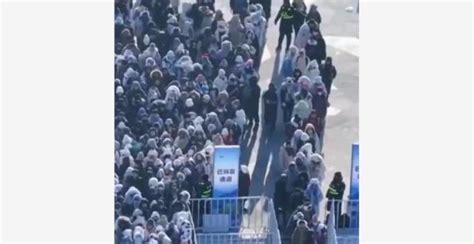 开园首日游客高喊退票！冰雪大世界回应 腾讯新闻