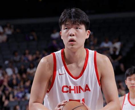 杨瀚森半场出战7分24秒，投篮1中1得到4分2篮板1助攻
