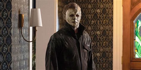 Halloween Ends Photos Show Michael Myers And Laurie Strode Locked In Battle