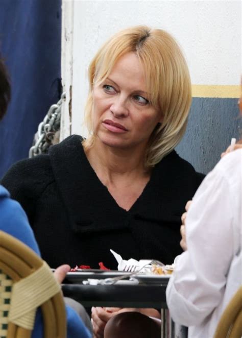Η Πάμελα Αντερσον χωρίς ίχνος μακιγιάζ Το Sex Symbol ωρίμασε αλλά