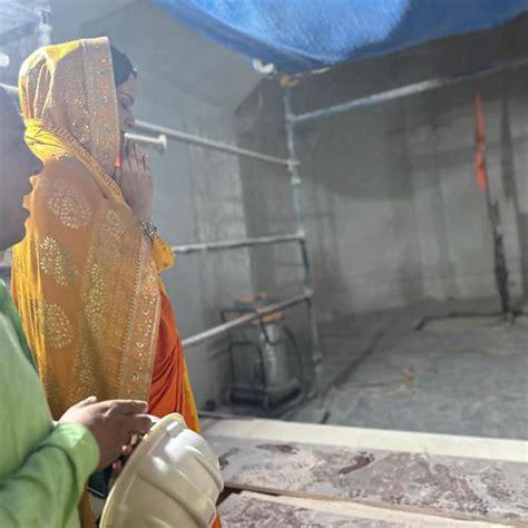 Pics Kangana Ranaut Seeks Blessings At Ram Mandir Ayodhya Before