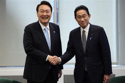 日 아사히 한·일 회담 한국이 빚졌다입 닫은 기시다 尹이 계속 얘기 아주경제