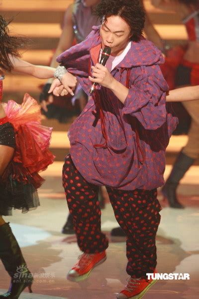 图文：tvb40周年庆开始 陈奕迅卖力演唱影音娱乐新浪网