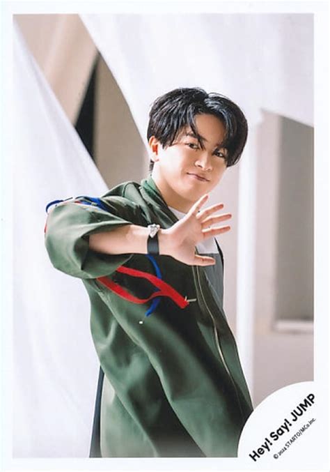駿河屋 Hey Say Jump知念侑李上半身シングル「ump」mv＆ジャケ写オフショット公式生写真（男性生写真）