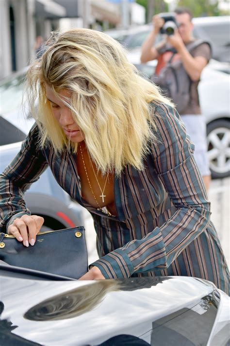 Joanna Krupas Wardrobe Malfunction Exposes Her Nearly Naked Body