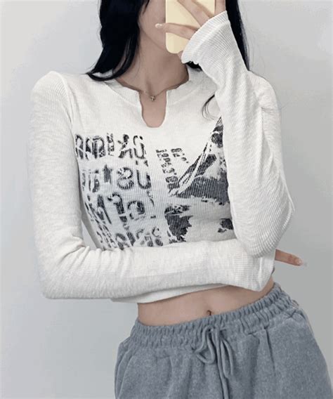 스트릿2col 크랙엣지 브이넥 트임 배색 프린팅 골지 크롭 Crop 스판 쫀쫀 쫄티 긴팔 티셔츠 유니크 트렌디 힙한 Hip