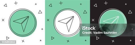 흰색과 녹색 검은 색 배경에 격리 된 도시지도 탐색 아이콘의 인포 그래픽을 설정합니다 인터페이스 개념 설계 지리적 위치 개념입니다 벡터 일러스트레이션 가능성에 대한 스톡