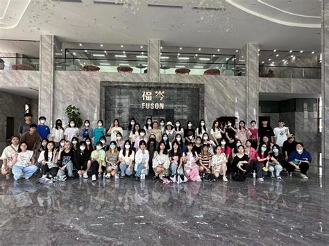 艺术与设计学院2021级服装与服饰设计专业见习顺利开展