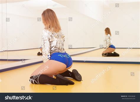 Attractive Girl Dancing Twerk Dance Class Stock Photo Shutterstock