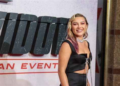 Florence Pughs Hair Had Pink Tips At The Black Widow Premiere Glamour