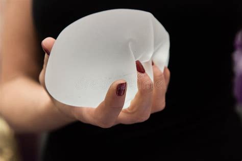 Peitos Do ` S Das Mulheres Do Implante Do Silicone Imagem De Stock