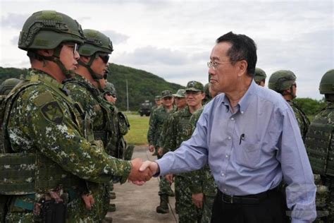 顧部長視導精準武器射擊 肯定官兵操演表現國防 僑務電子報