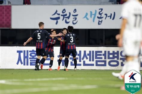 ‘샤프볼의 중심 수원fc 정승원 이승우x안데르손과 행복축구 “너무나 재밌어모두 팬들 덕분이다” Mk인터뷰 매일경제
