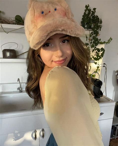 Pokimane Girl Gang Aesthetic Celebrities Female Cosplay Woman
