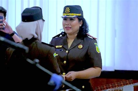 Profil Singkat Apsari Dewi Kepala Kejari Tangsel Baru Pengganti Silpia Rosalina Linimassa Id