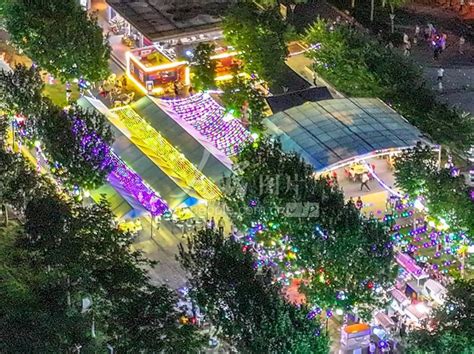 安徽亳州假期夜市生意红火 人民图片网