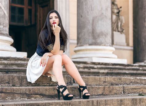 Download Wallpaper Girl Brunette Stage Legs Carola Section Girls