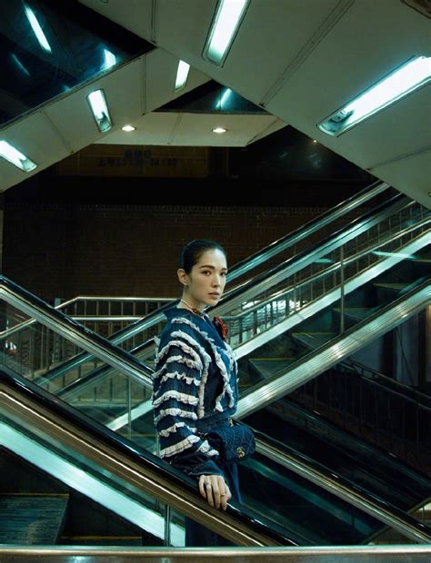 许玮甯写真流露烟火气息，复古造型很有时代感 眼界，放眼世界