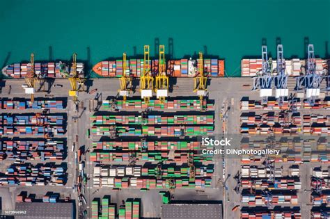 컨테이너 선박 글로벌 비즈니스 수입 수출 물류 운송 항구의 상업 부두 컨테이너 화물선화물 운송 산업 회사 물류 세계 강철에 대한 스톡 사진 및 기타 이미지 Istock