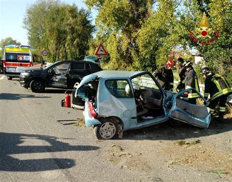 Tremendo Incidente Sulla SS 76 Tre Auto Coinvolte Una Persona Rimasta