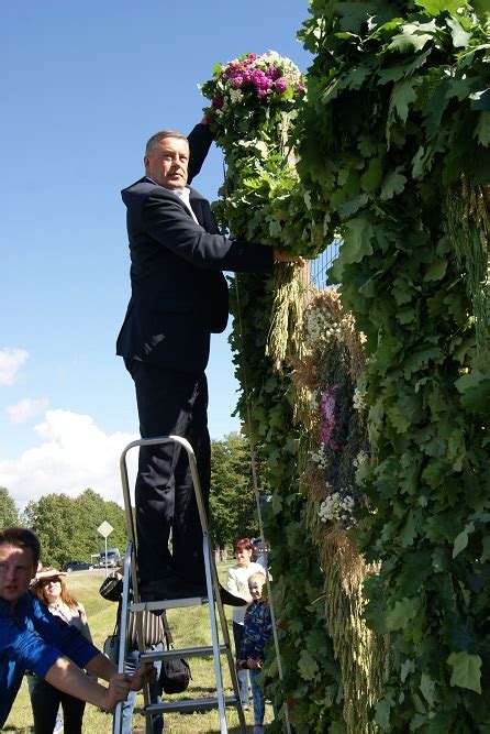 Simbolinė Karaliaus Mindaugo Karūna Saugiškių Dovana šimtmečio Proga Lietuvai Šilutės žinios