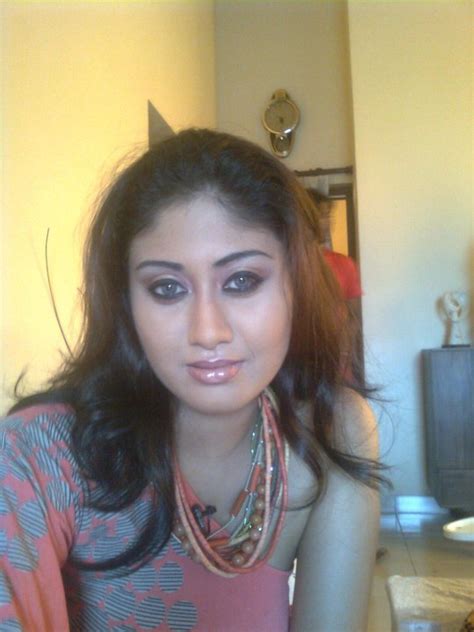 Sri Lankan Hot Fashion Model Piumi Leeniyagala