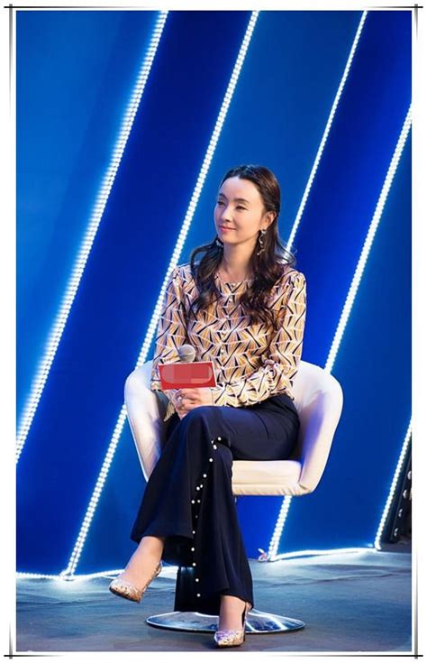 46岁陶虹穿绿色长衣清新十足似少女然而看到未修图一秒尴尬