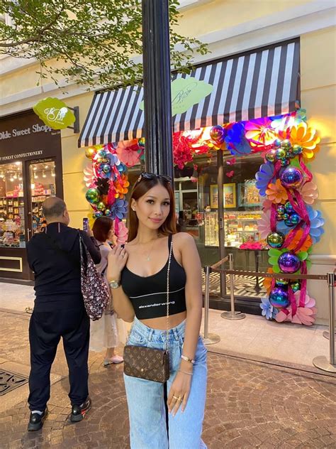 Maxie Model Singaporean Escort In Bali