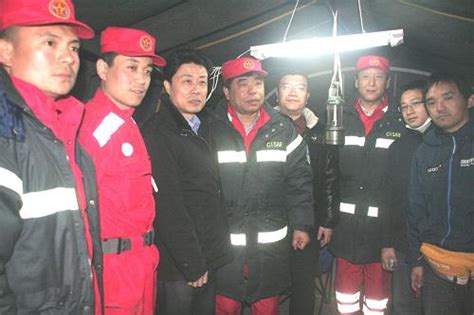 中国驻札幌总领事胡胜才探访中国国际救援队员
