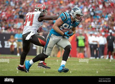 Carolina Panthers Tight End Greg Olsen 88 Catches A Pass In Front Of