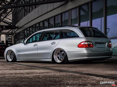 Slammed Mercedes S211 Back