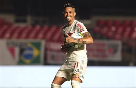 São Paulo Se Aproxima De Acerto De Renovação Com O Atacante Luciano