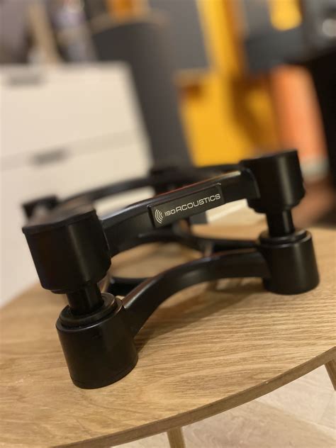 ISO-200SUB - IsoAcoustics ISO-200SUB - Audiofanzine