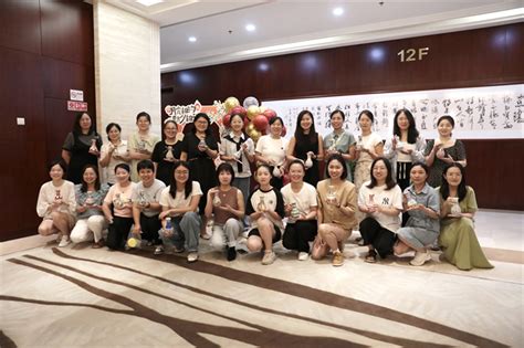 月满中秋情聚工会 集团开展马赛克花瓶DIY活动 荣盛石化股份有限公司