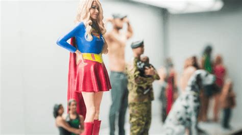 Shrunk 3d Scanning Booth Captures Your Sweetest Moments In Mini Replicas