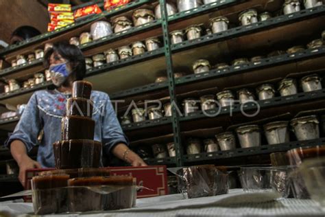 Pembuatan Kue Bakul Antara Foto
