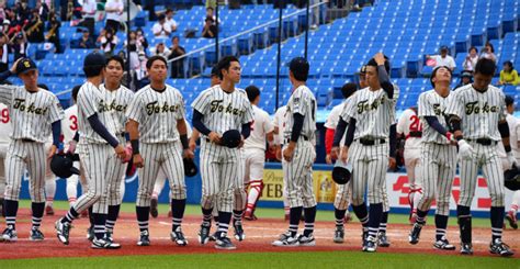 中部学院大に敗れ、引き揚げる東海大九州ナイン（撮影・伊東昌一郎） 東海大九州のプロ注目右腕広池が悔しい5回2失点 全日本大学野球 写真