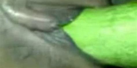 Malay Awek Tudung Kena Jolok Dgn Timun