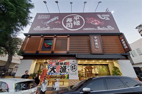 台中市美食推薦 平禄寿司『平祿壽司 在台中吃個迴轉壽司竟然有機器人快速送餐，還有會折氣球的小丑現場表演！新上市抹』 強生and小吠 愛食記