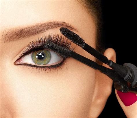 How To Avoid Clumpy Mascara