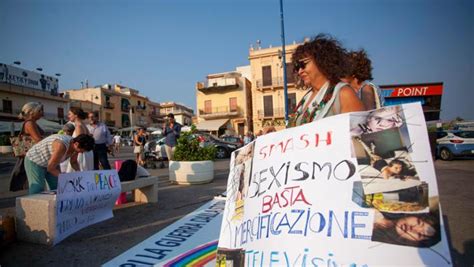 Il Grido Della Ragazza Stuprata A Palermo Mi State Portando Alla Morte La Stampa
