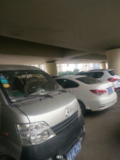 蘭州天水北路高架橋下車輛亂停亂靠 每日頭條