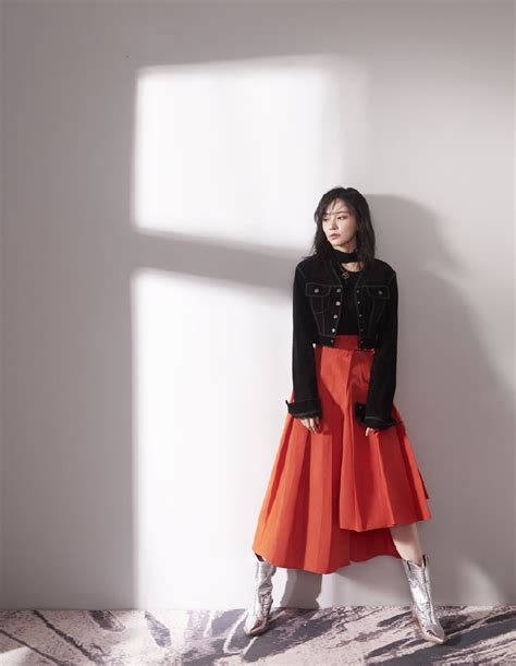 女演员施诗身材修长性感时尚写真 搜狐大视野 搜狐新闻