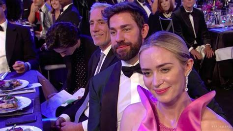 La Inusual Ocupación De Timothée Chalamet En Plena Ceremonia De Los Sag